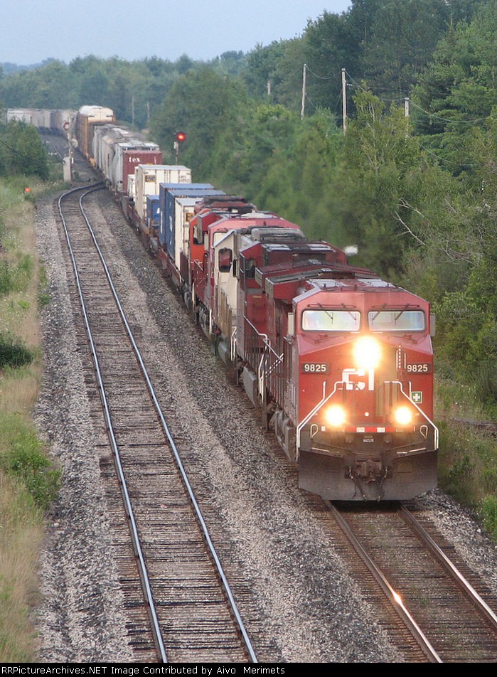 CP 9825 at Coakley Siding.